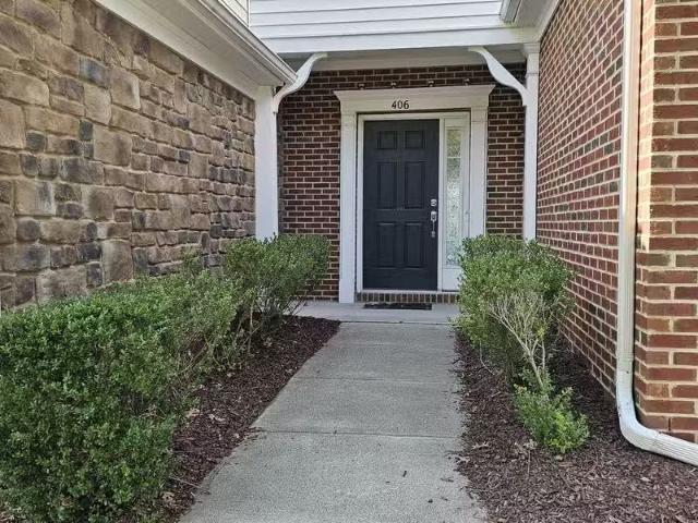 $1,850 3 Bedroom 2.5 Bathroom Mc Crimmon Park Townhome In Mo.