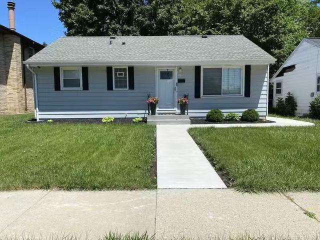 $1,800 3 Bedroom 1 Bathroom House In Milwaukee With Great Am.