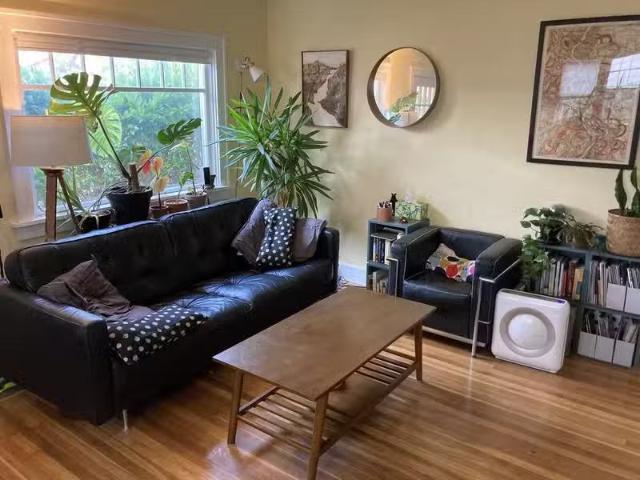 $1,800 Charming 2 Bdr 1 Bath House Avail. Sept 1st Woodlawn.