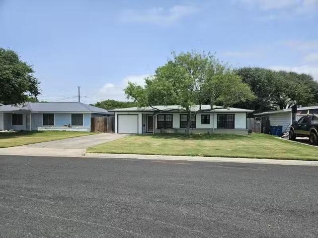 $1,800 Spacious 2 Bedroom 2 Bathroom House In Portland. 4 mi.
