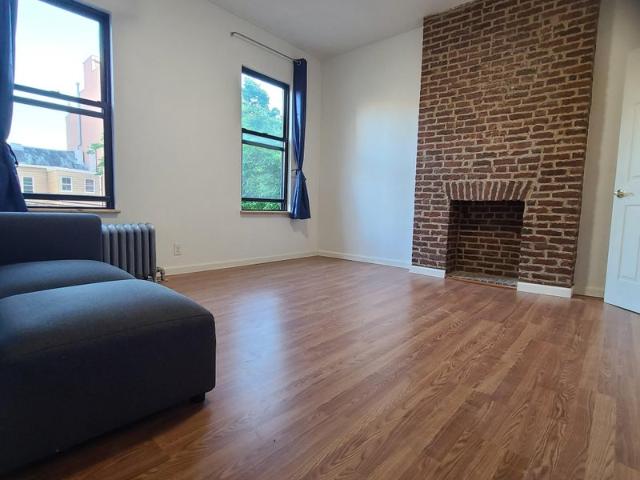 $1,820 Semi studio in killer location of Greenpoi