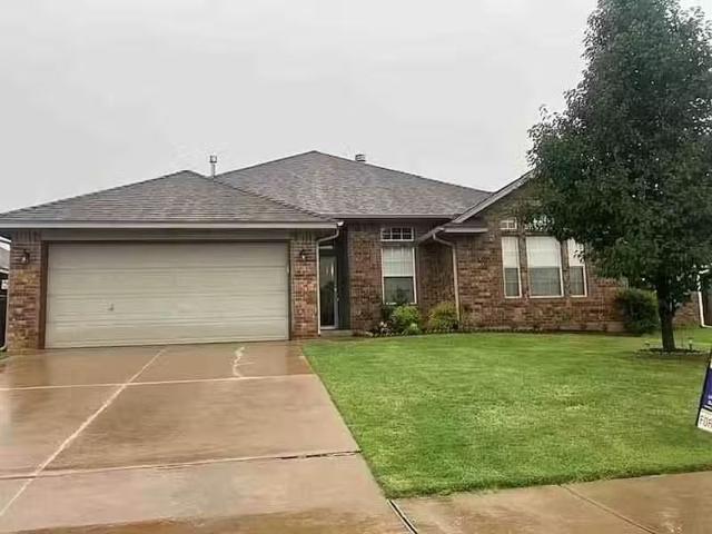 $1,950 4 Bedroom 2 Bathroom House With Great Amenities In th.