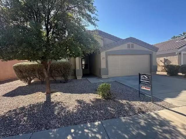 $1,950 3 Bedroom 2 Bathroom w/ den. In Mission valley Casa G.