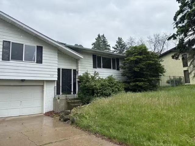 $1,995 3 Bedroom 1.5 Bathroom Duplex on Ashford Ln. 3007 As.