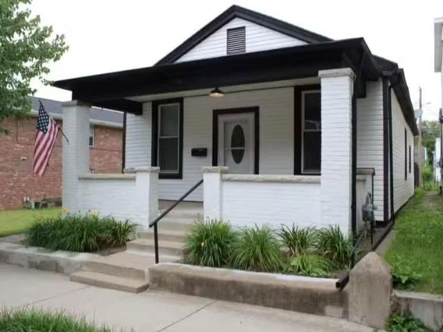 $1,999 3 Bedroom 1 Full Bath Renovated Bungalow Downtown Laf.