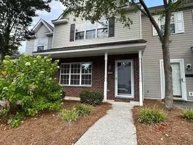 $1,900 2 Bedroom 2.5 Bathroom Townhouse In Ballantyne 12211.