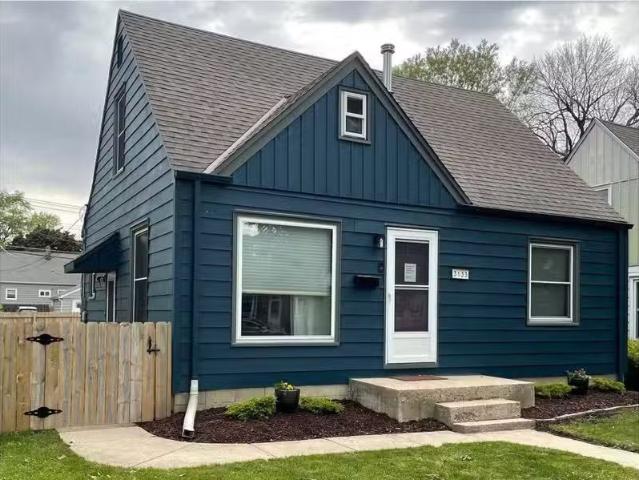 $1,900 3 Bedroom 2 Bathroom House In Milwaukee With Great Am.