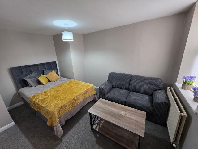 1C High Town Road, Luton LU2, Studio to rent, £550 pcm | PrimeLocation