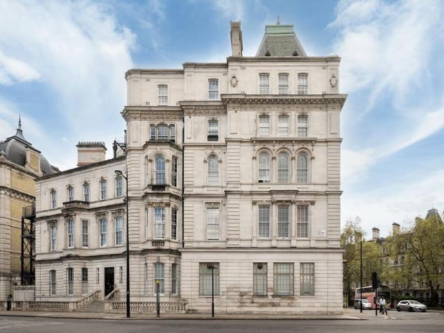 1a Grosvenor Gardens, London SW1W 2 bed flat to rent £6,500 pcm £1,500 pw