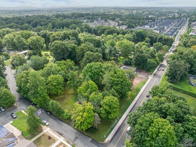 1A Langeries Dr, Monsey, NY 10952