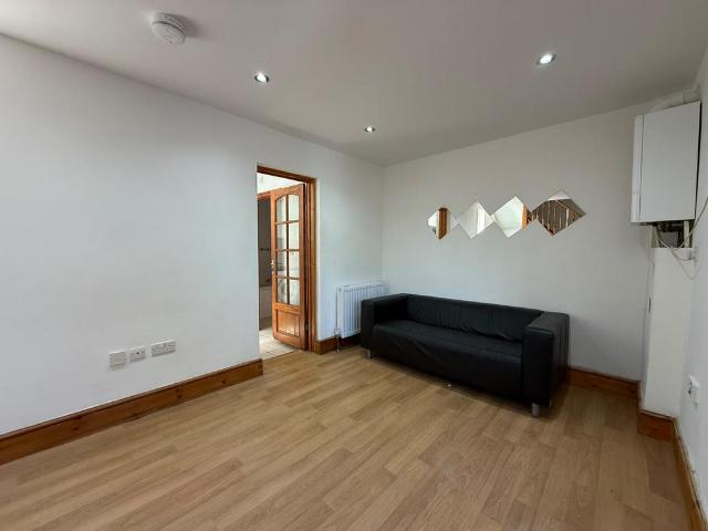 1A Park Avenue Road, Haringey N17 2 bed end of terrace house to rent £1,850 pcm £427 pw
