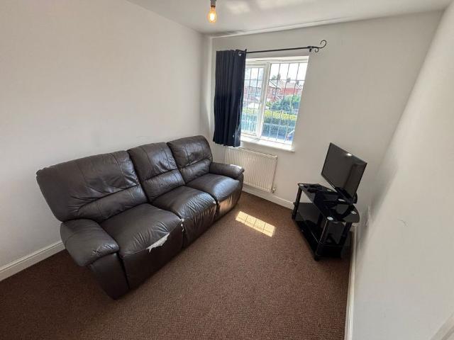 1a Parklands Drive Modern home with drivewayLoughborough