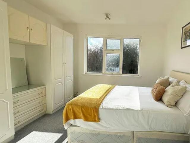 1A Petts Wood Road, London, BR5 1JT, United Kingdom | Room for rent #160115242 | Rentberry
