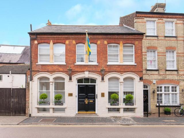 1a Spicer Street St. Albans AL3 2 bed flat to rent £2,500 pcm £577 pw