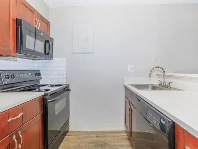 Elm Grove #204 | 1 Bed w/ Off Street Parking & Balcony! + 8 WEEKS FREE!