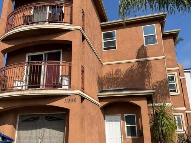 1B1B in a 4B4B, 3 story townhouse Culver City