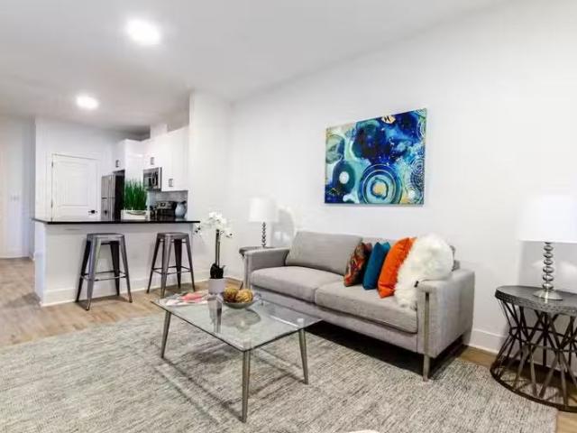 1b1b 761 Lakeside Residence
