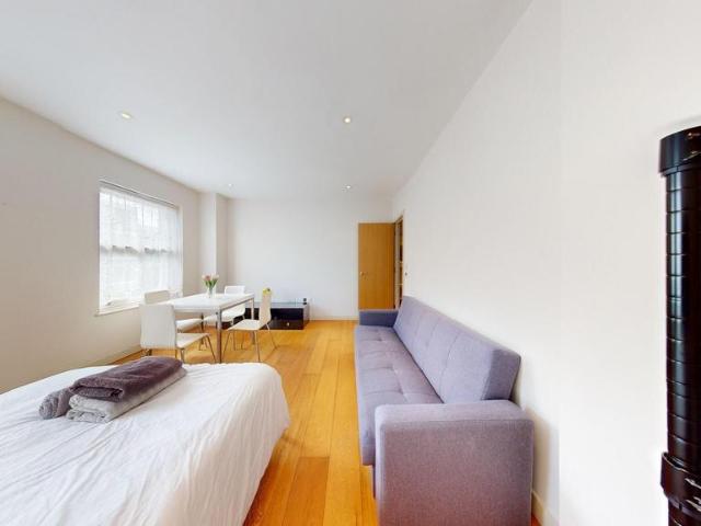 1B Redcliffe Road, London, SW10 2 bed flat to rent £3,099 pcm £715 pw