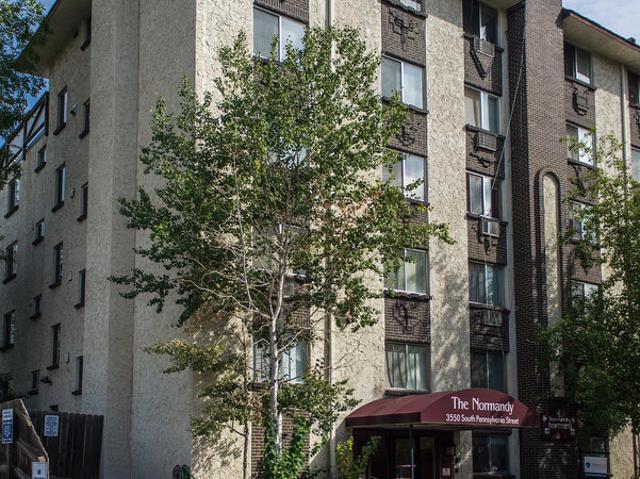 1BD/1BA w/ Rooftop Deck Near Swedish Medical!