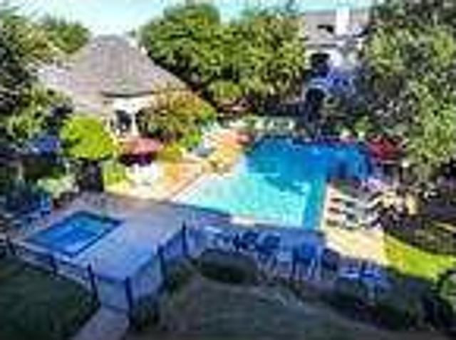 1BD 1BA Available Now $1059 Per Month