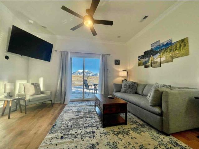 1BDBA Month_to_Month Rental_$1,500 + $100 Utilitie