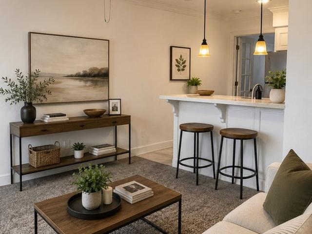 1BED APT. AVAIL _WALK TO CAMPUS and DICKSON STREET