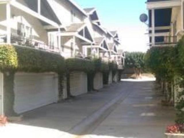 1bed 1bath nice area in Costa Mesa
