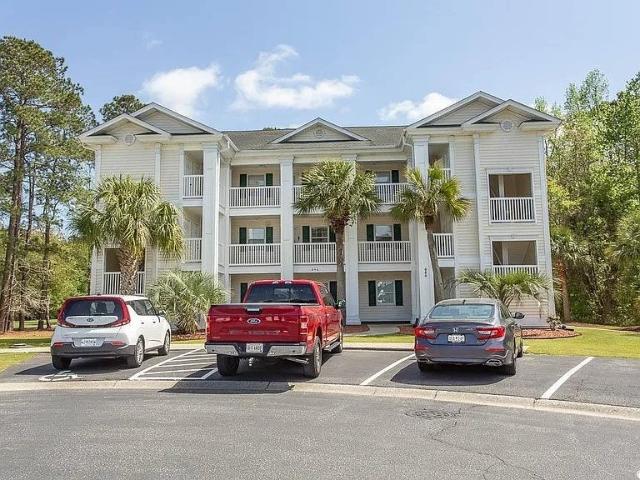 1BedBath condo. Patio overlooks golf course & pool