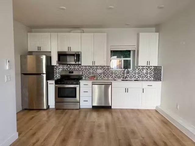 1BR/1.0BA 4065 Duquesne Avenue