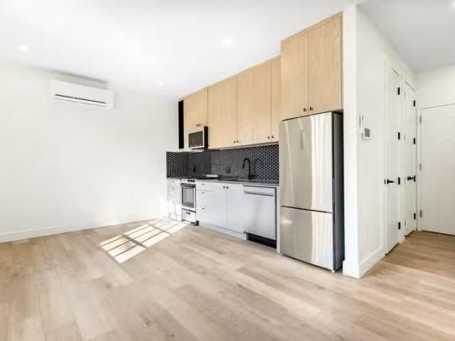 1BR/1.0BA 575 Whitney