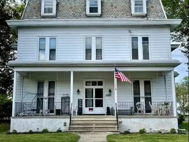 1BR/1.0BA 125 W Commerce