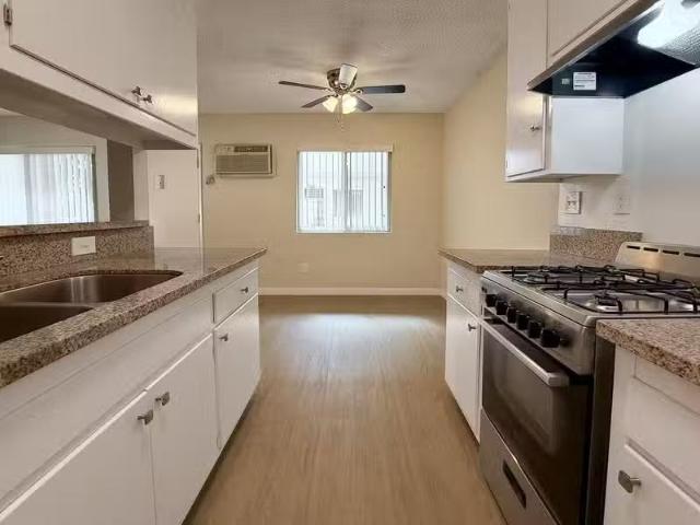 1BR/1.0BA 17087 Chatsworth Street