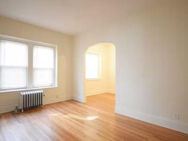 1BR/1.0BA 2222 Harriet Ave S