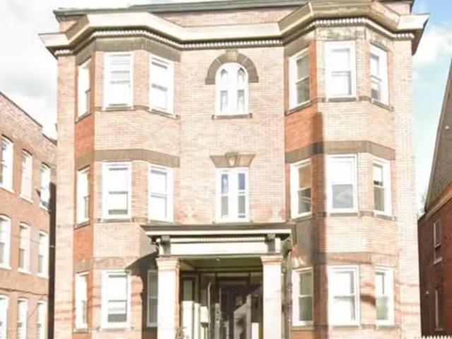 1BR/1.0BA 225 South Millvale Avenue