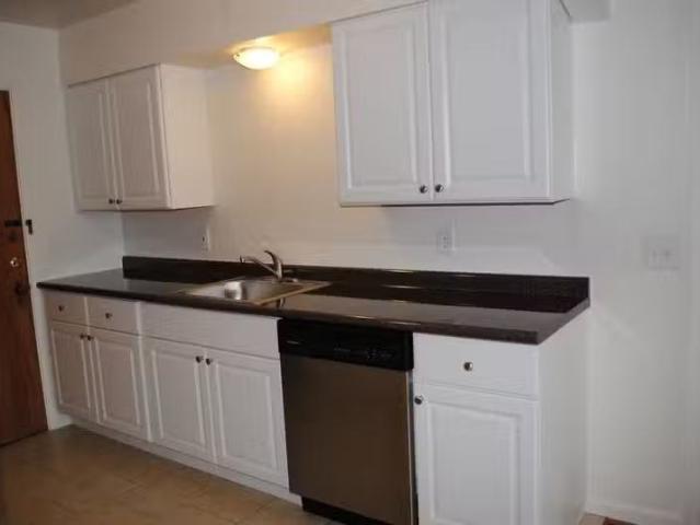 1BR/1.0BA 2860 Observatory