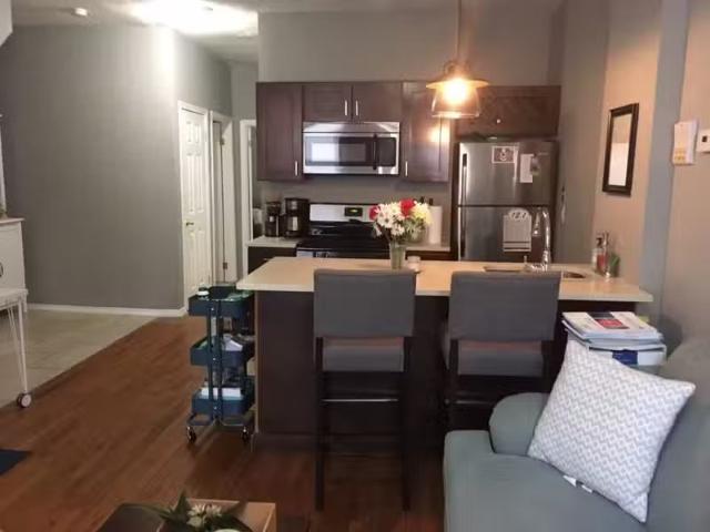 1BR/1.0BA 2 6 Lyon Street