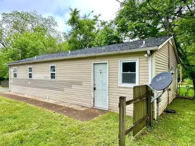 1BR/1.0BA 305 1/2 Locust Street