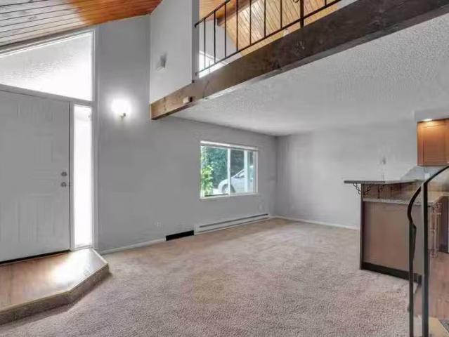 1BR/1.0BA Beautiful Townhomes now available!