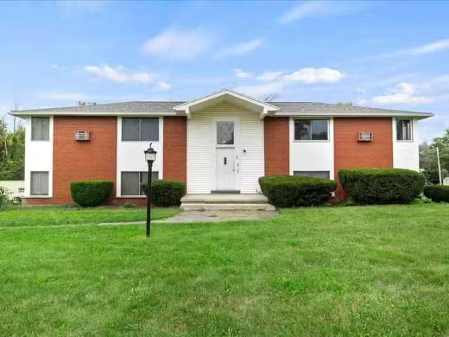 1BR/1.0BA Burke Crest Apartments