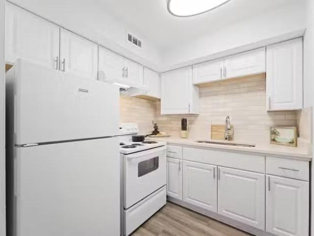 1BR/1.0BA Move in Fee $500