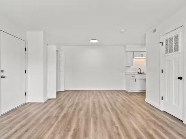 1BR/1.0BA Southcreek Apartments