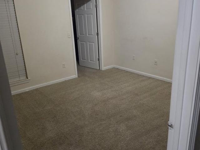 1br/w private bathroom W/D in unit
