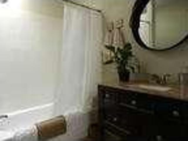 1br 700ftÂ² Live Like a Local! Refined Industrial Rowhome in Metro Denver