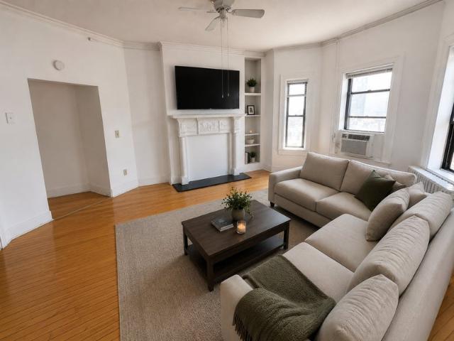 1BR Condo | High Ceilings | Prime Location Near Pe