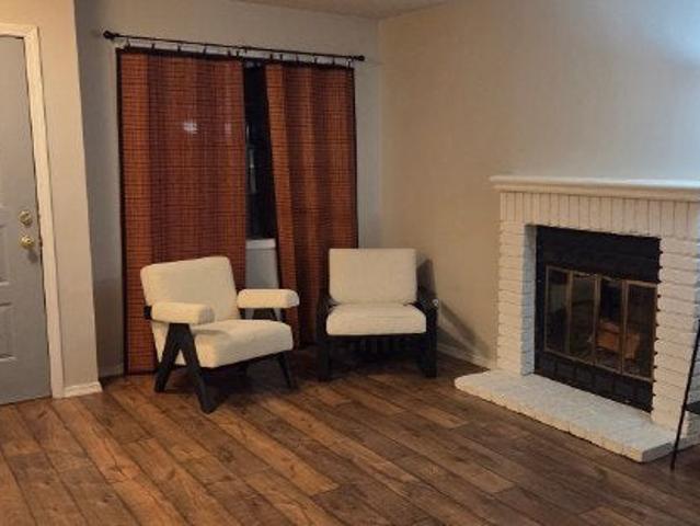 1BR available in a 4 bed 2.5 bath Townhouse in La