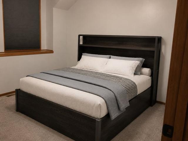 1BR available in a 4 bed 2.5 bath Townhouse in La
