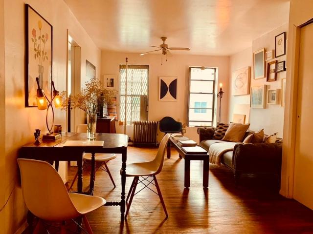 1BR in charming Downtown 2BR Apt