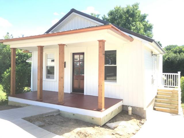 1BR ranch home in the quiet village of Rocky grove