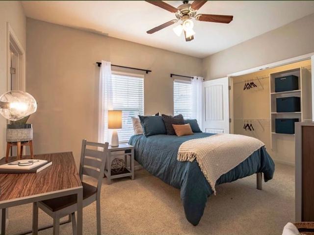 1BR with Private Bath in Townhouse