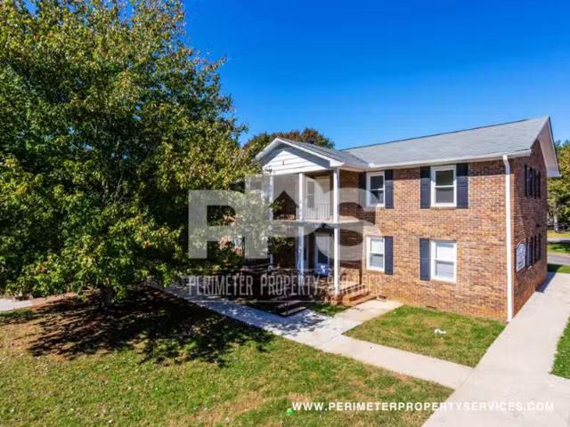 1D COMING SOON! Newly renovated 2 bedroom, 1 bath units in th.